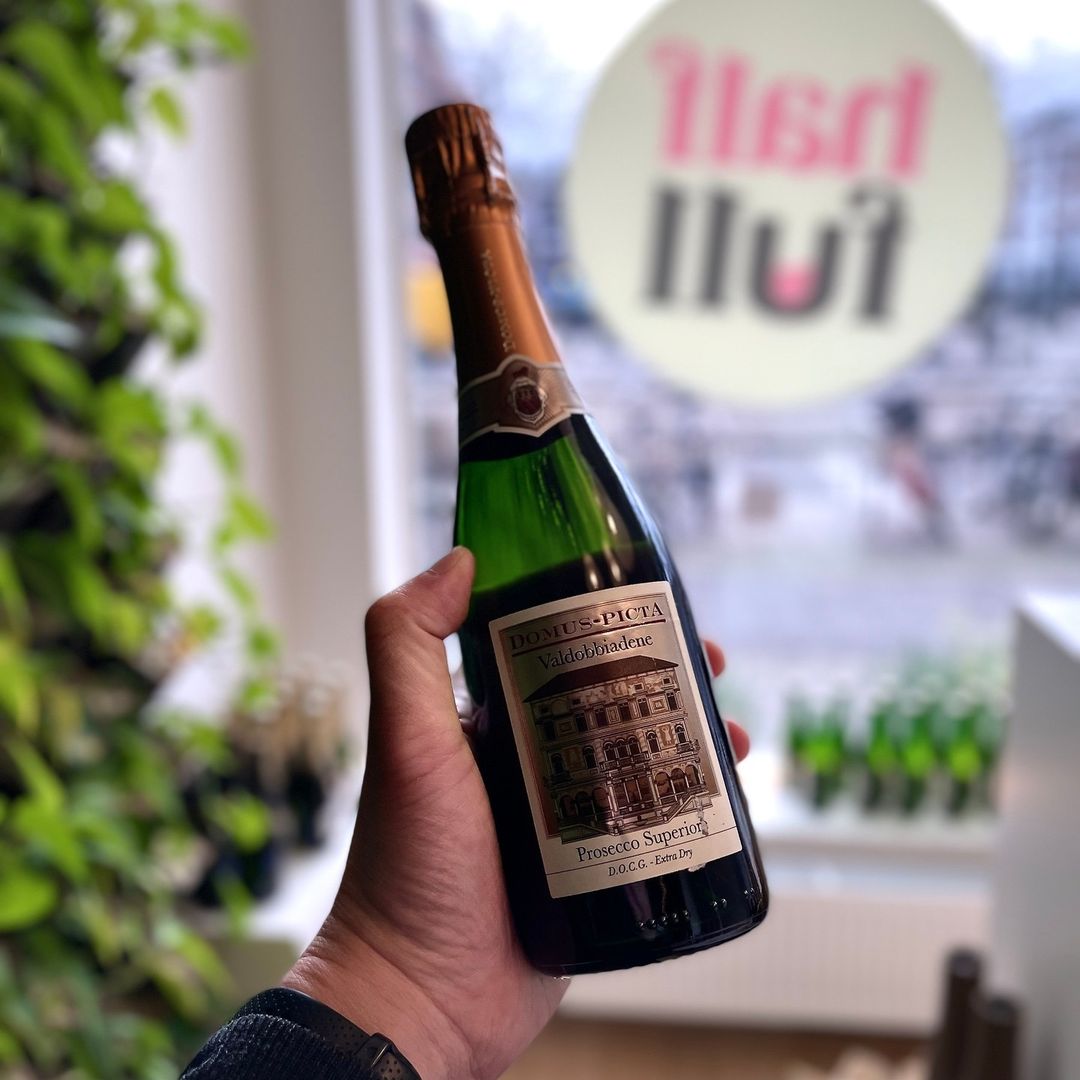 For moderate drinkers, Amsterdam wine shop only sells half bottles