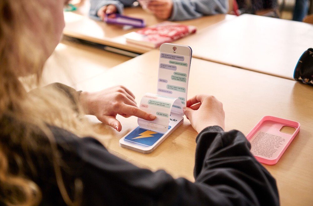 Network operator Odido publishes a free phone-shaped book for kids