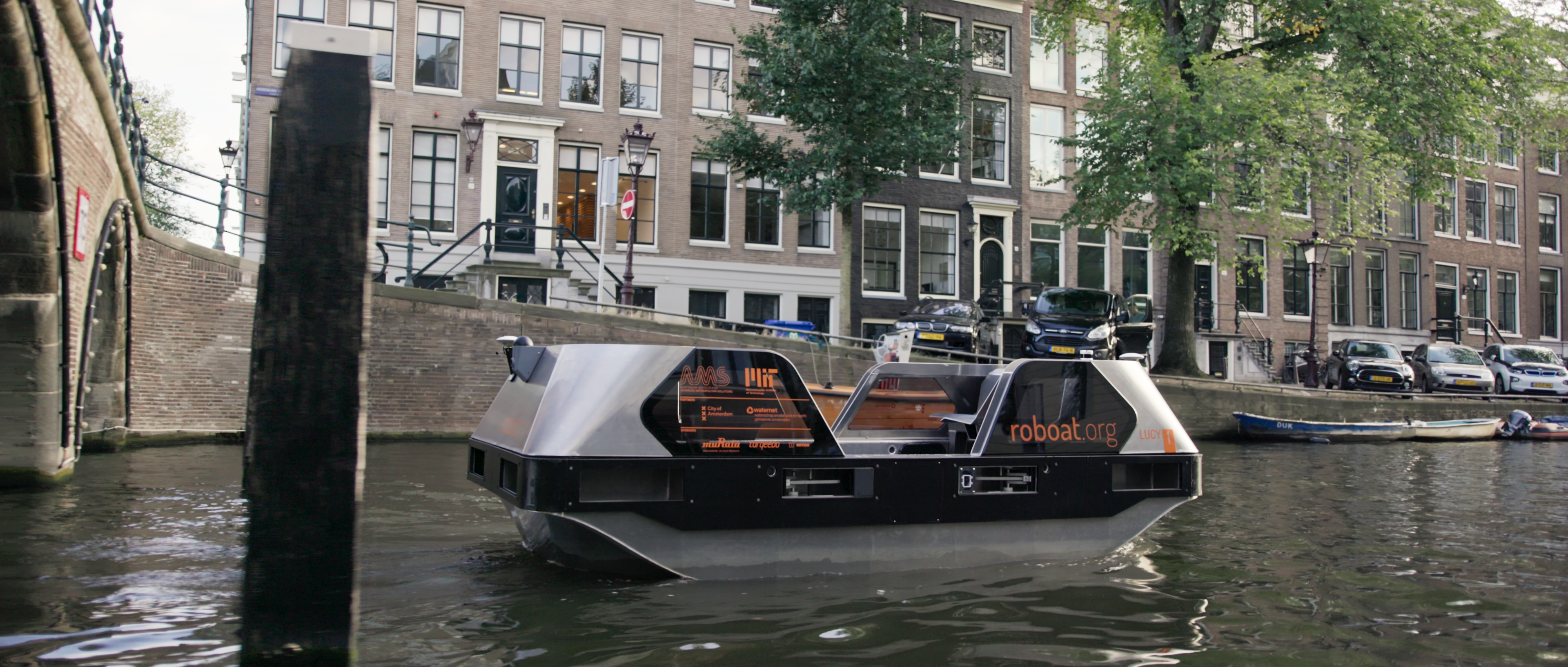 Autonomous Roboat transports people and trash via Amsterdam's canals